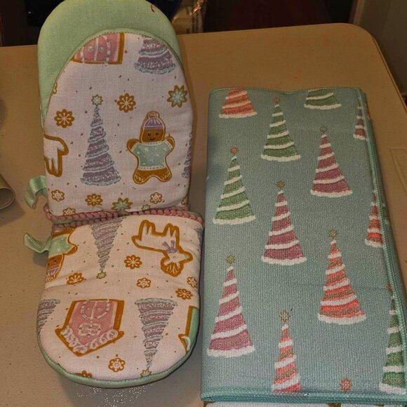 Mrs. Claus | Kitchen | Mrs Claus Kitchen Decor Set | Poshmark